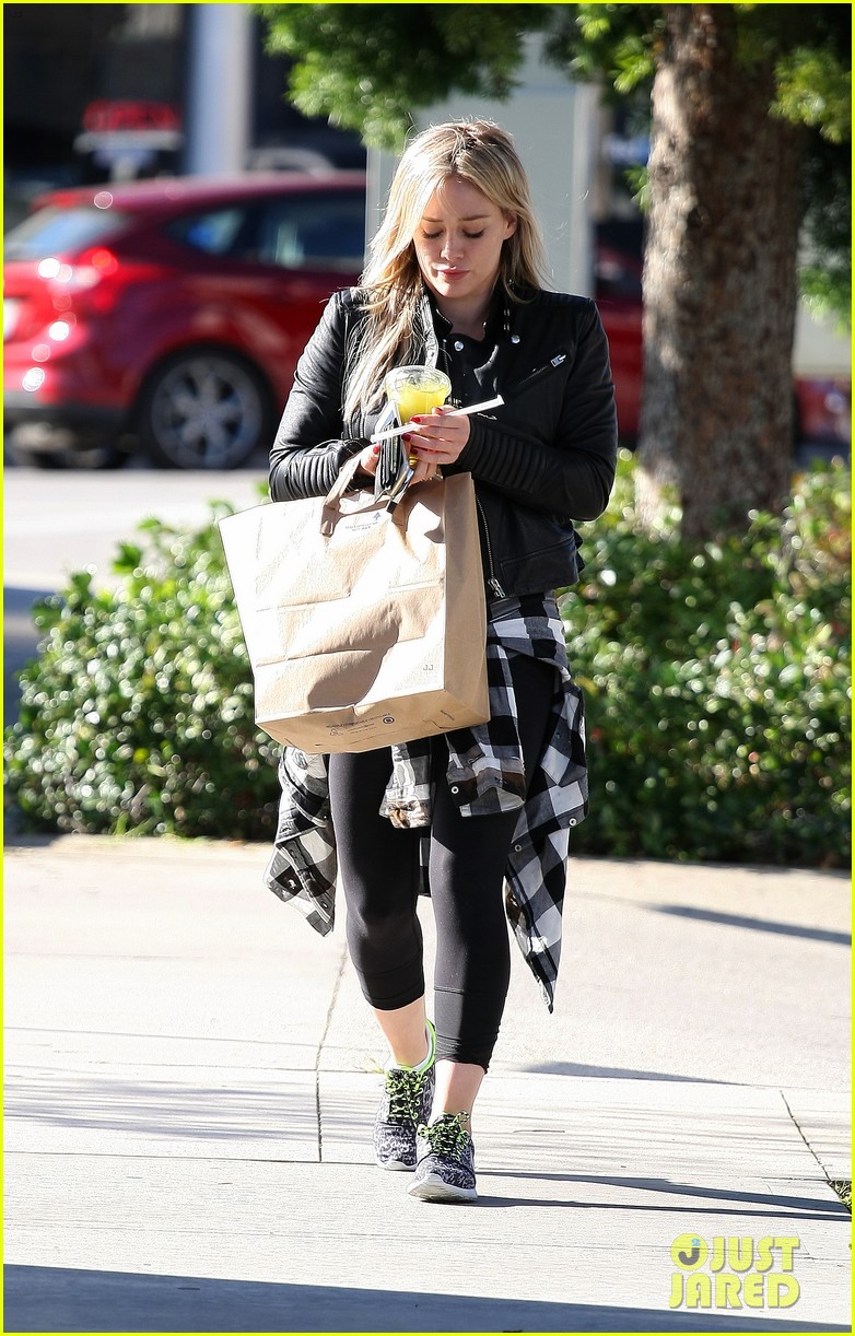 Hilary Duff Shows Self-Discipline By Burning Off Christmas Calories ...