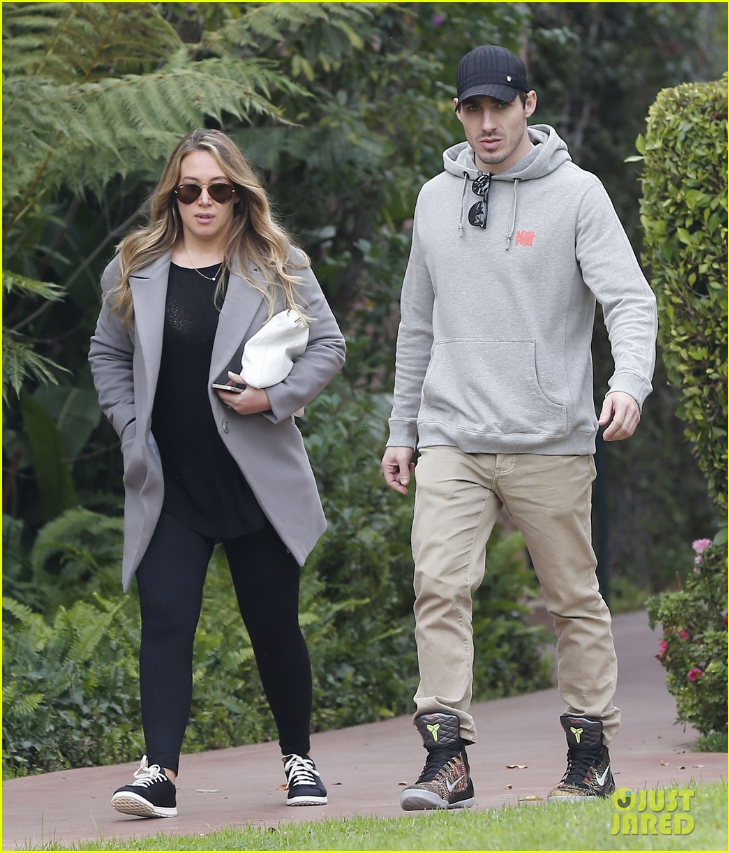 Hilary Duff Takes Family Hike with Dad & Pregnant Sis Haylie: Photo ...