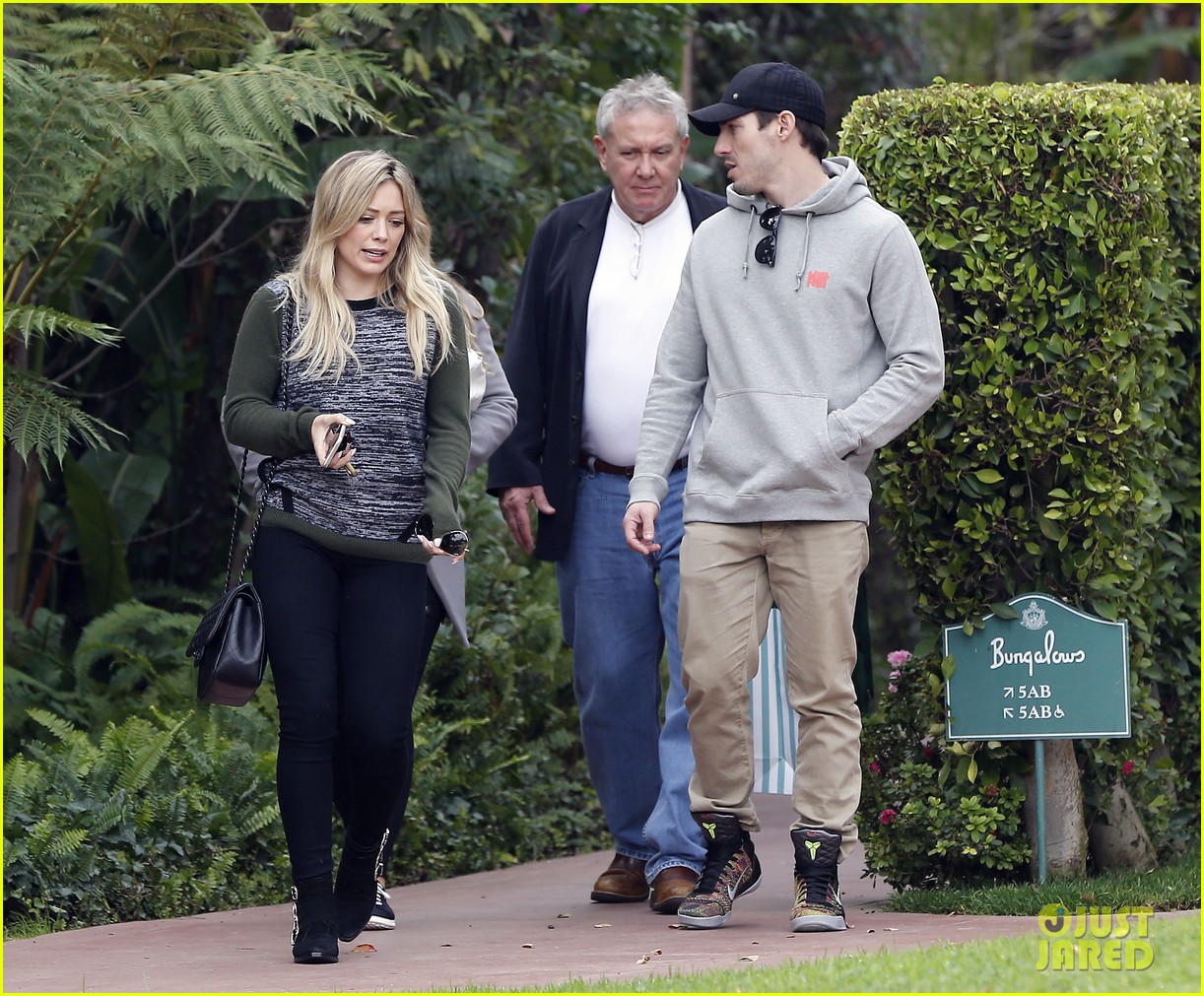 Hilary Duff Takes Family Hike with Dad & Pregnant Sis Haylie: Photo ...