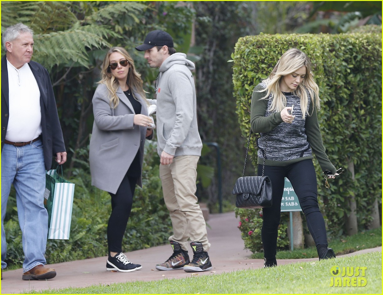 Hilary Duff Takes Family Hike with Dad & Pregnant Sis Haylie: Photo ...