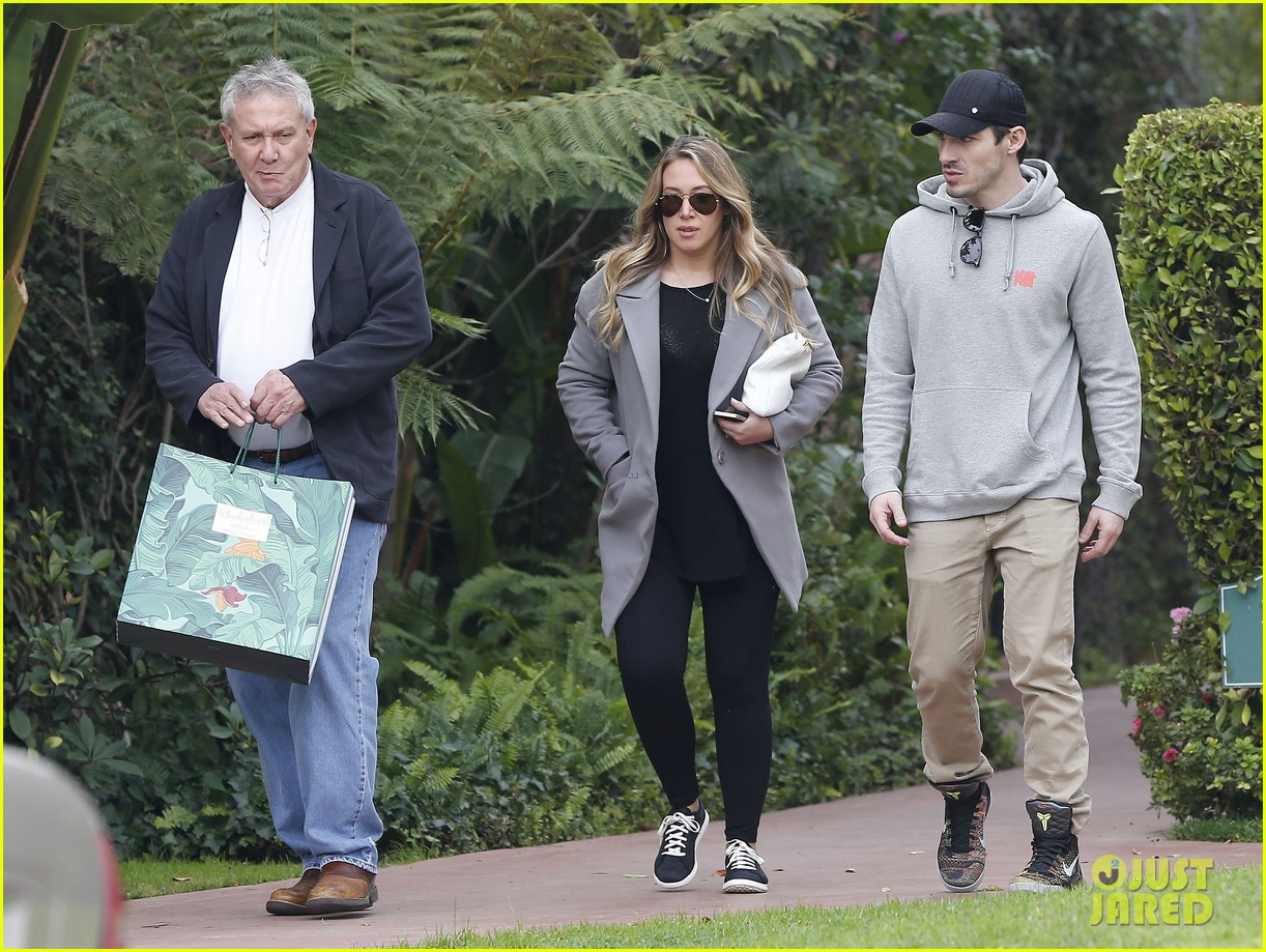 Hilary Duff Takes Family Hike with Dad & Pregnant Sis Haylie: Photo ...