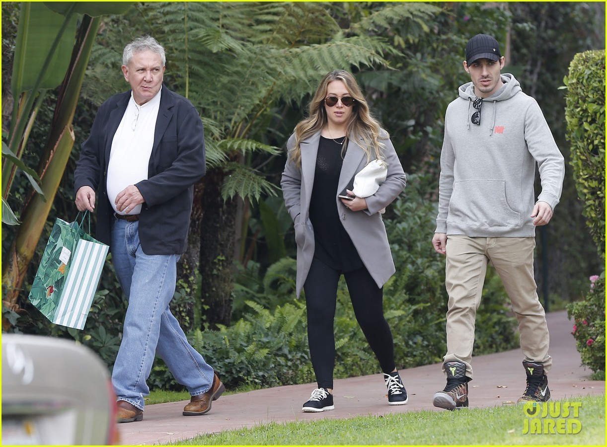Hilary Duff Takes Family Hike with Dad & Pregnant Sis Haylie: Photo ...