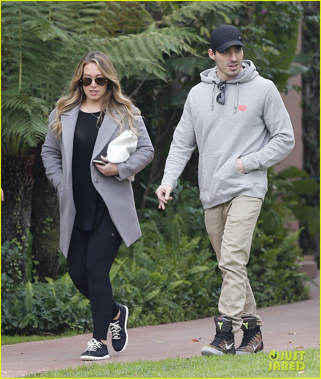 Hilary Duff Takes Family Hike with Dad & Pregnant Sis Haylie: Photo ...