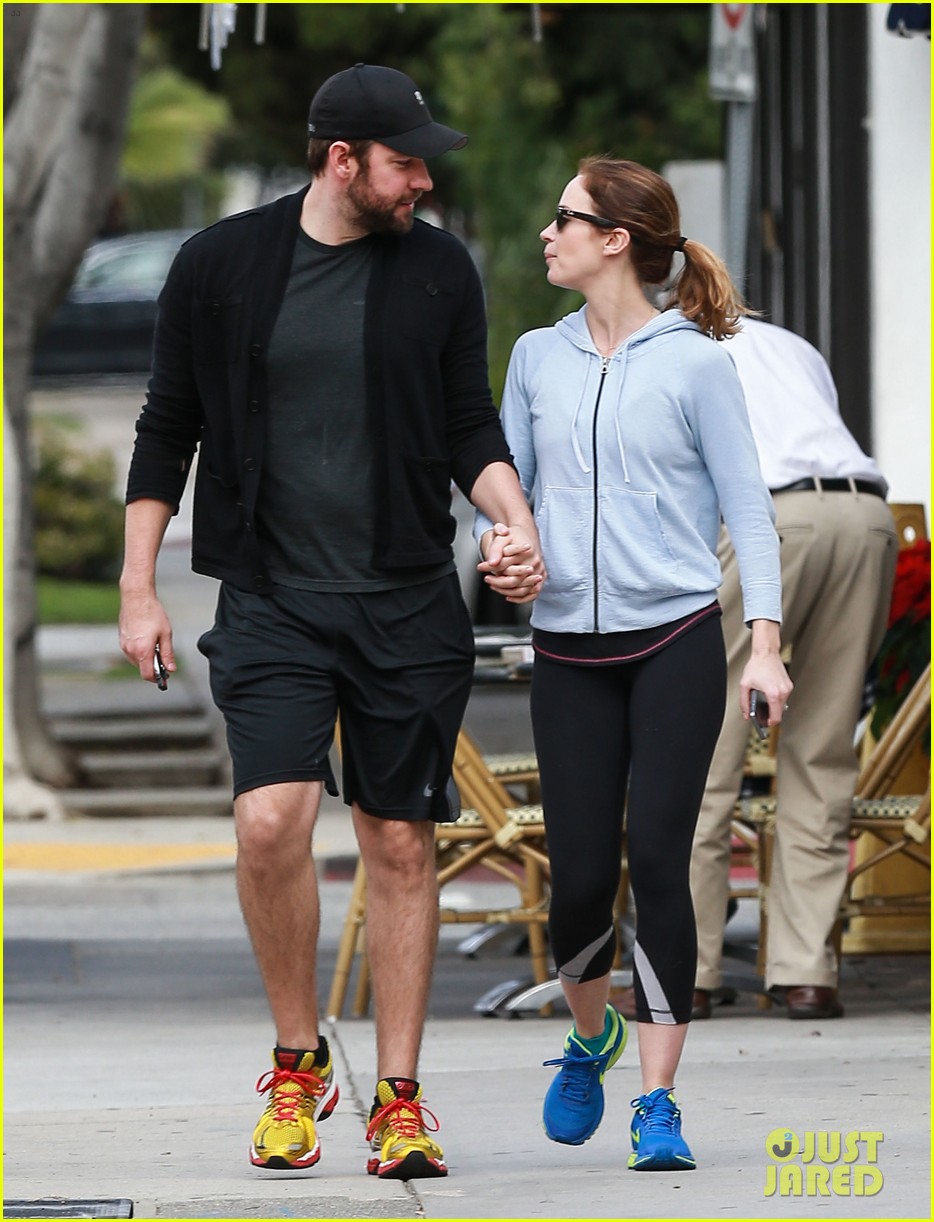 Emily Blunt Lets Her Daughter Hazel 'Do Her Own Thing': Photo 3265511 ...