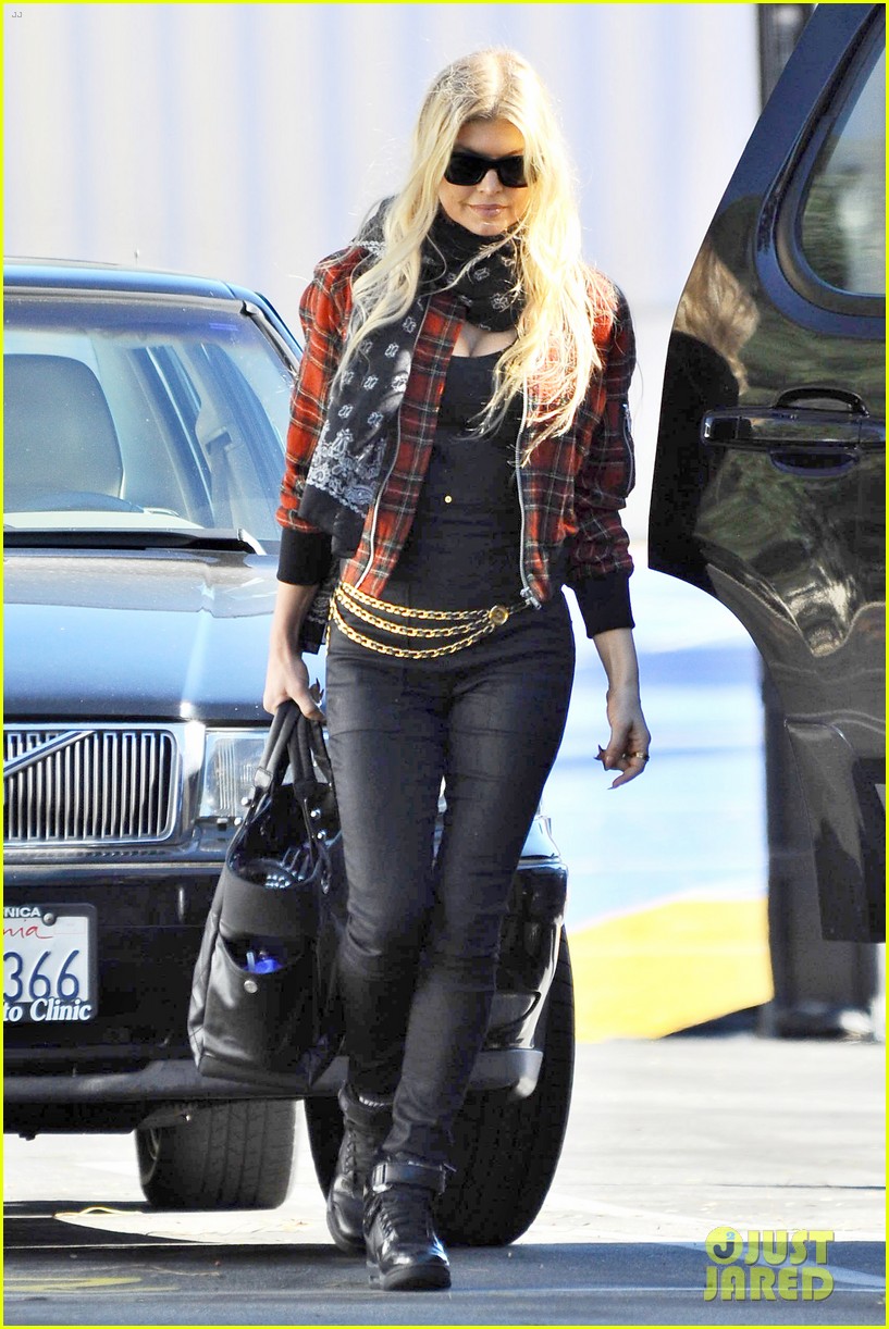 Fergie's Son Axl is Cute As a Button on Football Game Day: Photo ...