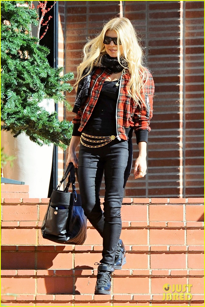 Fergie's Son Axl is Cute As a Button on Football Game Day: Photo ...