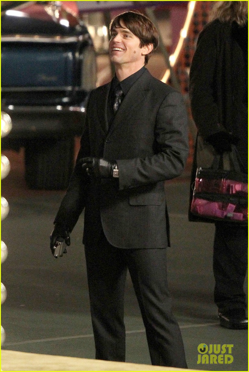 Soakin' Wet Ryan Gosling Heats Up a Freezing Cold Pool For 'Nice Guys ...