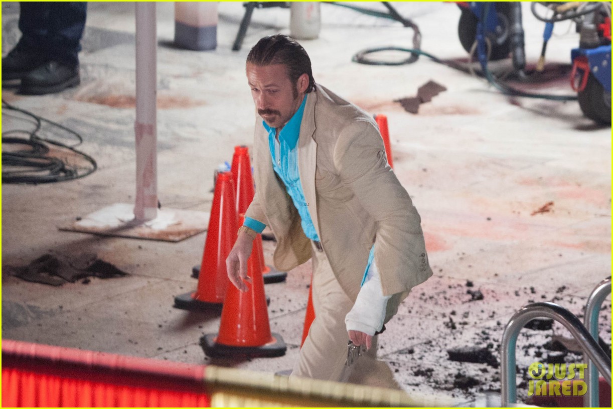 Soakin' Wet Ryan Gosling Heats Up a Freezing Cold Pool For 'Nice Guys ...