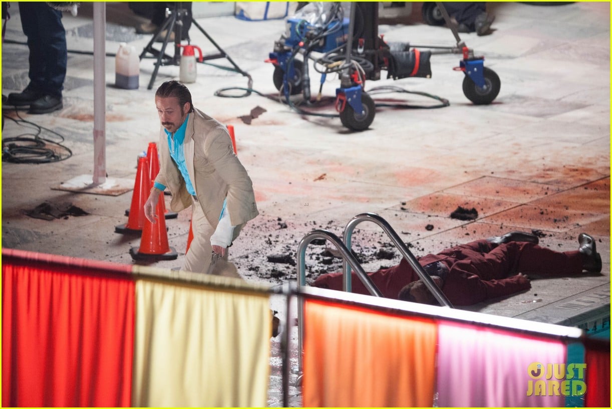 Soakin' Wet Ryan Gosling Heats Up a Freezing Cold Pool For 'Nice Guys ...
