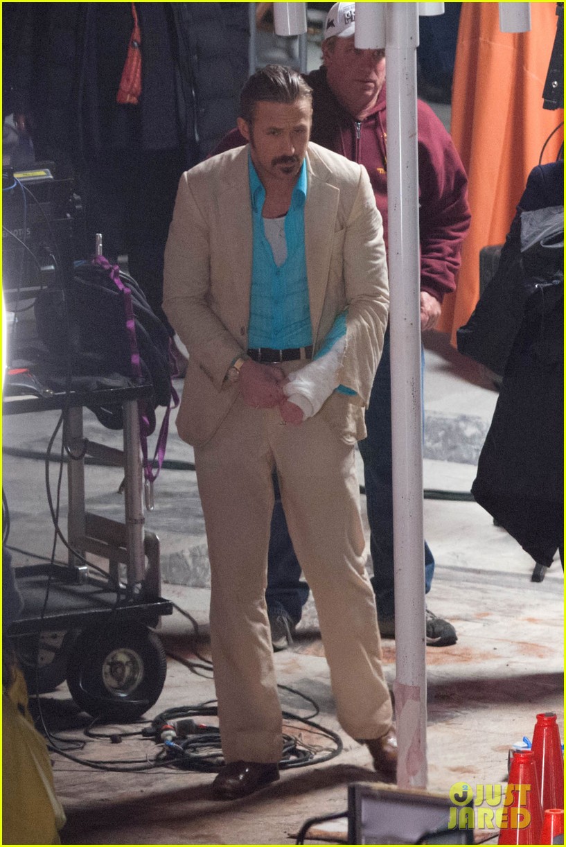 Soakin' Wet Ryan Gosling Heats Up a Freezing Cold Pool For 'Nice Guys ...