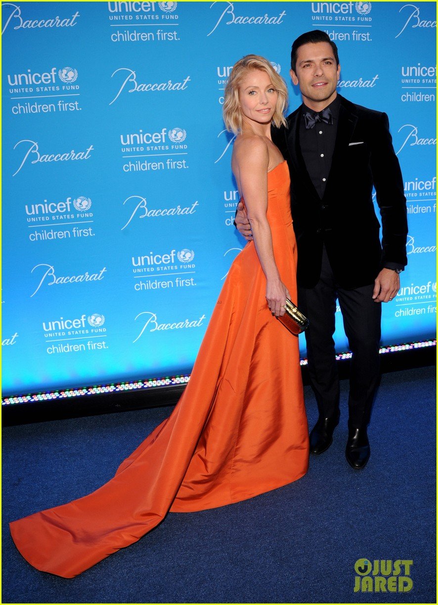 Heather Graham & Ben McKenzie Put On Their Best for Unicef Snowflake ...