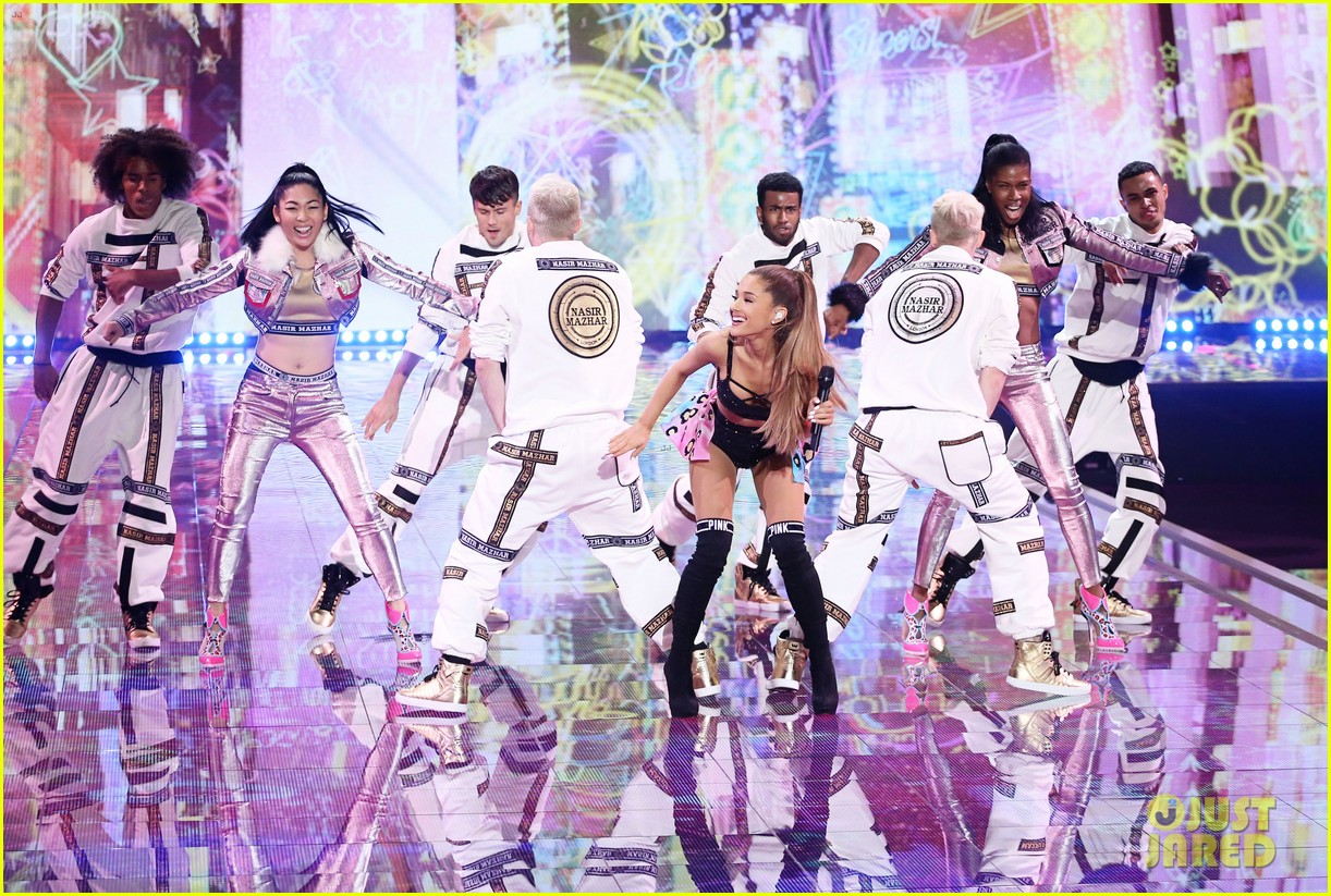 This is the Moment Ariana Grande Got Smacked By Angel Wings at Victoria ...