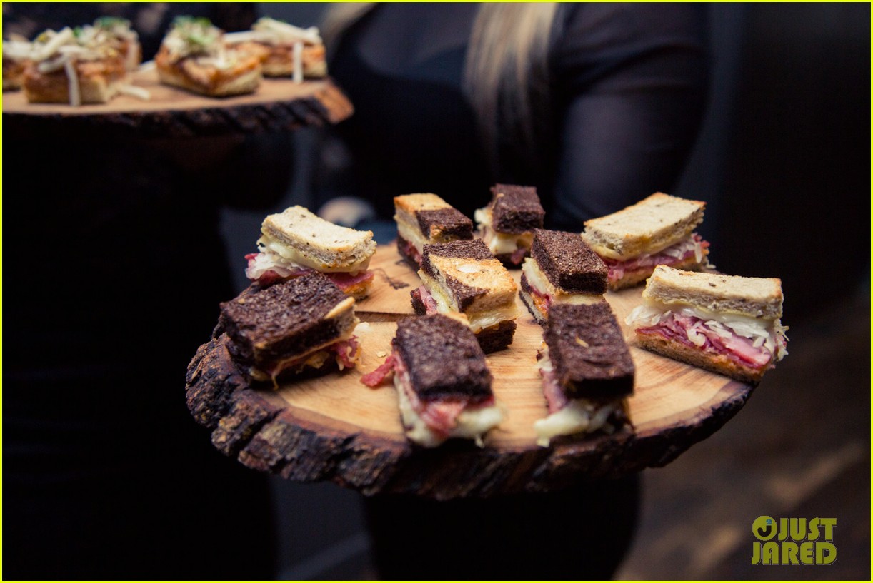 Hailee Steinfeld Parties It Up for Her 18th Birthday Surrounded By Her ...