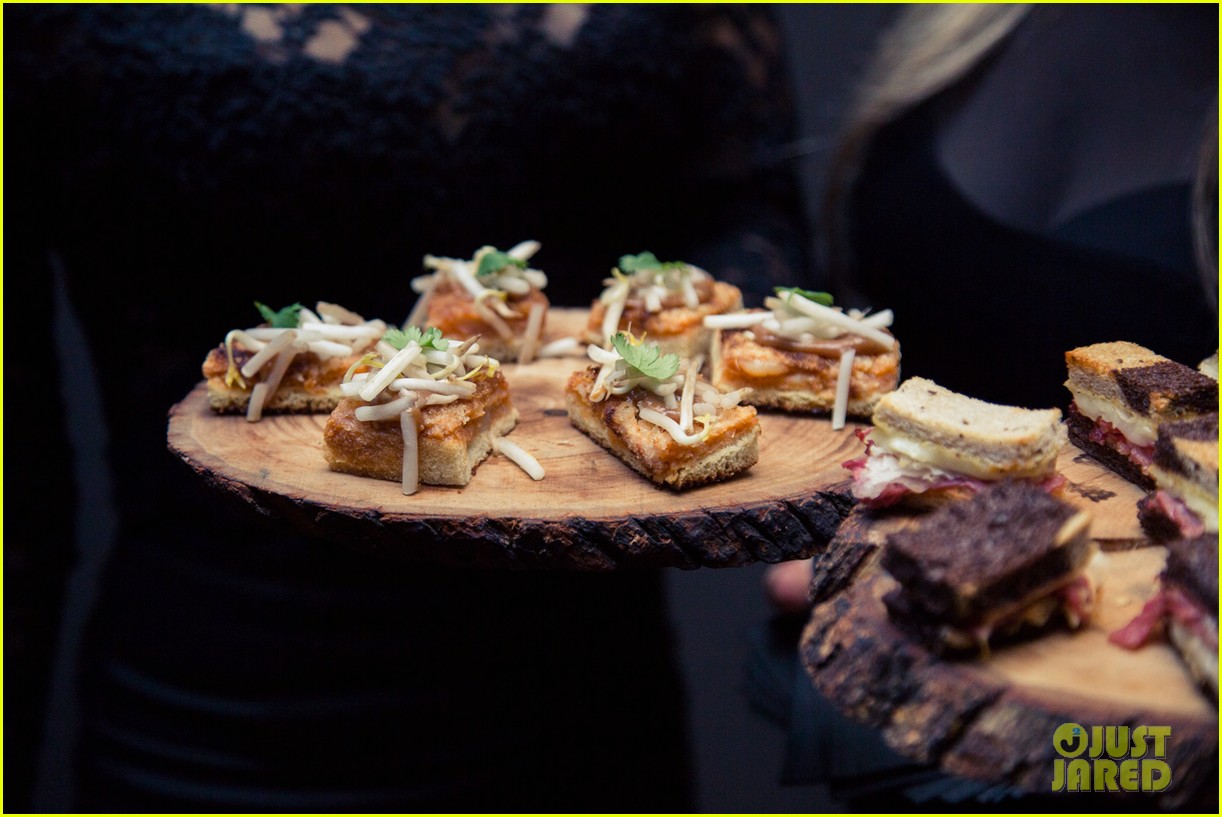 Hailee Steinfeld Parties It Up for Her 18th Birthday Surrounded By Her ...