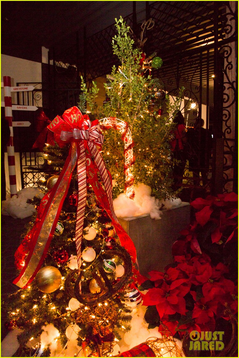 Hailee Steinfeld Parties It Up for Her 18th Birthday Surrounded By Her ...