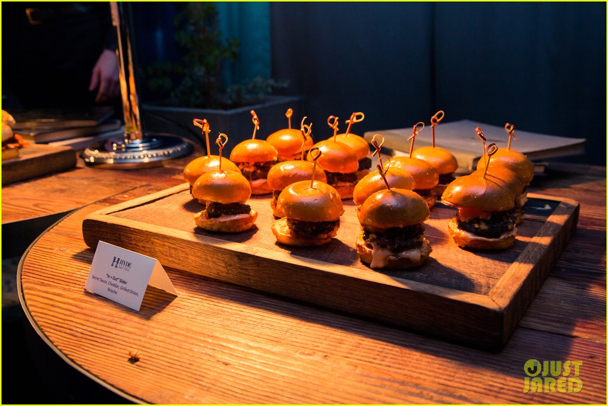 Hailee Steinfeld Parties It Up for Her 18th Birthday Surrounded By Her ...