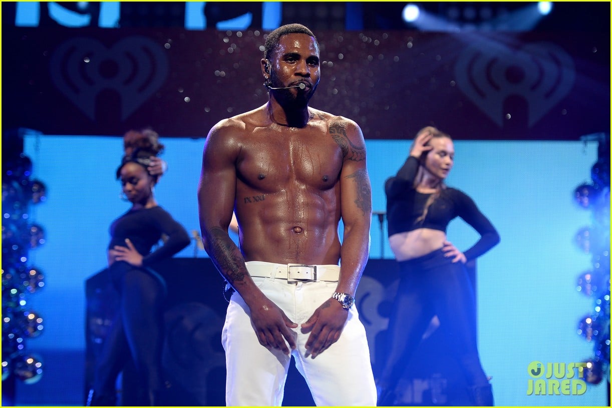 Jason Derulo's Shirtless & Sweaty Abs Made a Splash at Y100's Jingle ...