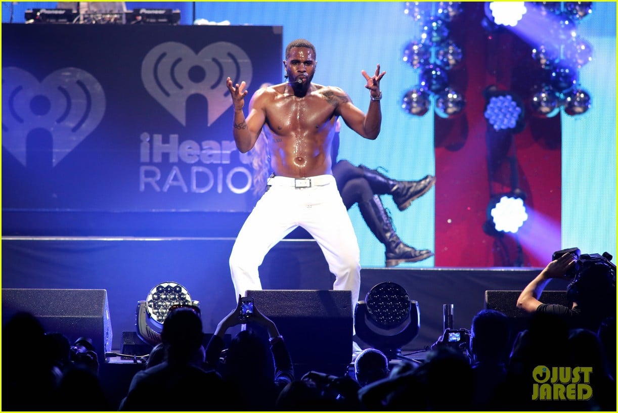 Jason Derulo's Shirtless & Sweaty Abs Made a Splash at Y100's Jingle ...