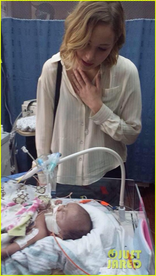 Jennifer Lawrence Makes Funny Poop Joke at Children's Hospital (Video ...