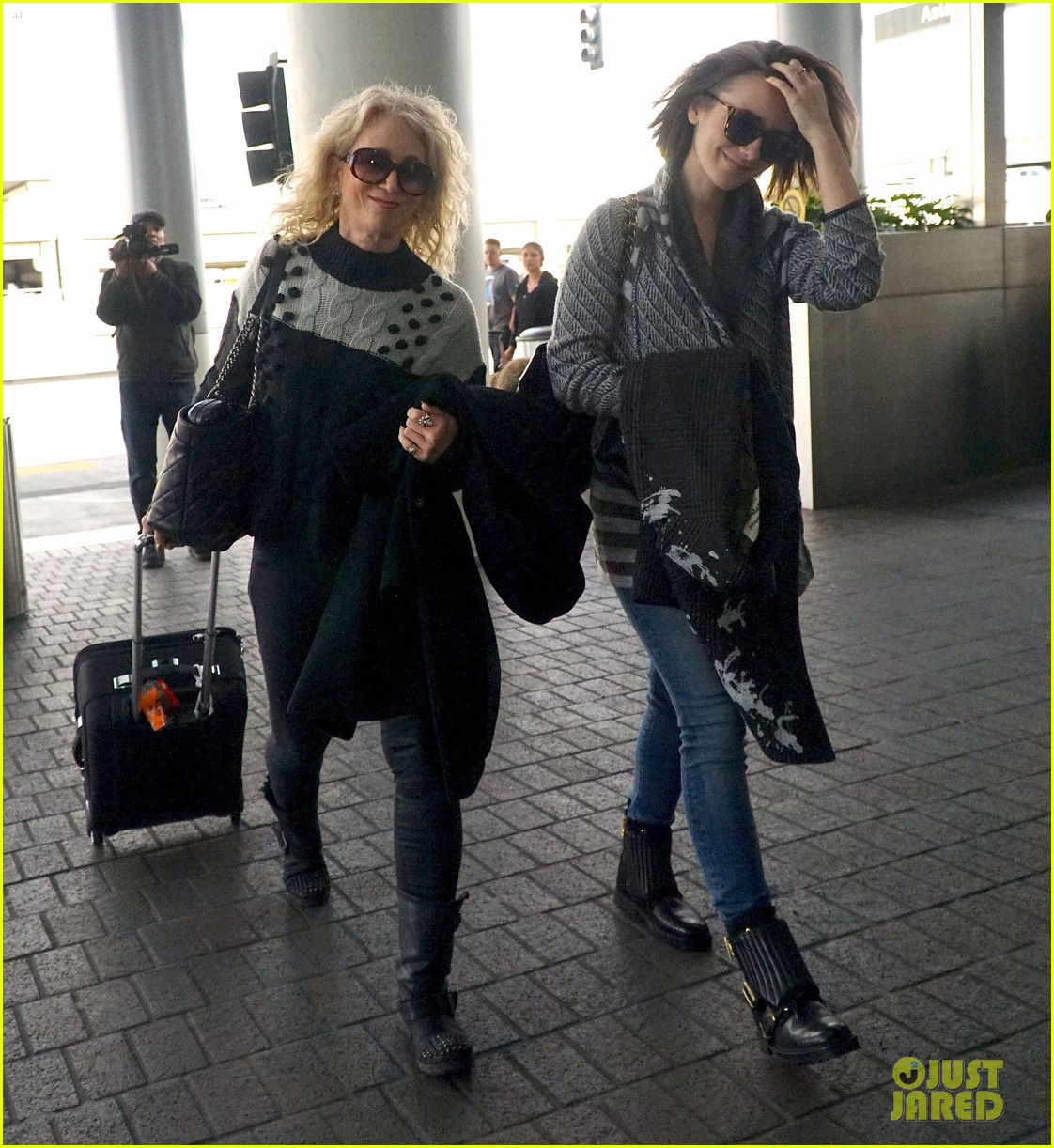 Lily Collins & Mom Jill Jet Off For Holiday Season: Photo 3265700 ...