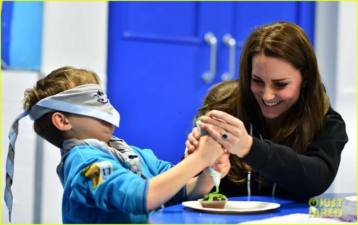 Kate Middleton's Eye Roll Face is Back While Visiting Scouts: Photo ...