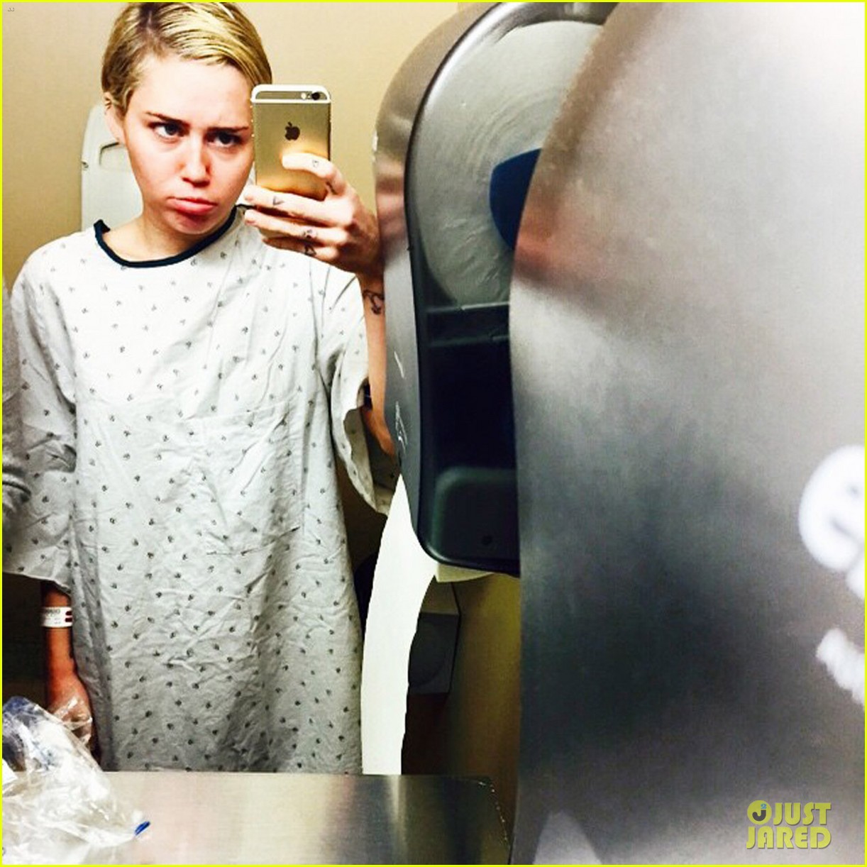 Miley Cyrus Looks Sad to Be Hospitalized For Wrist Injury : Photo ...
