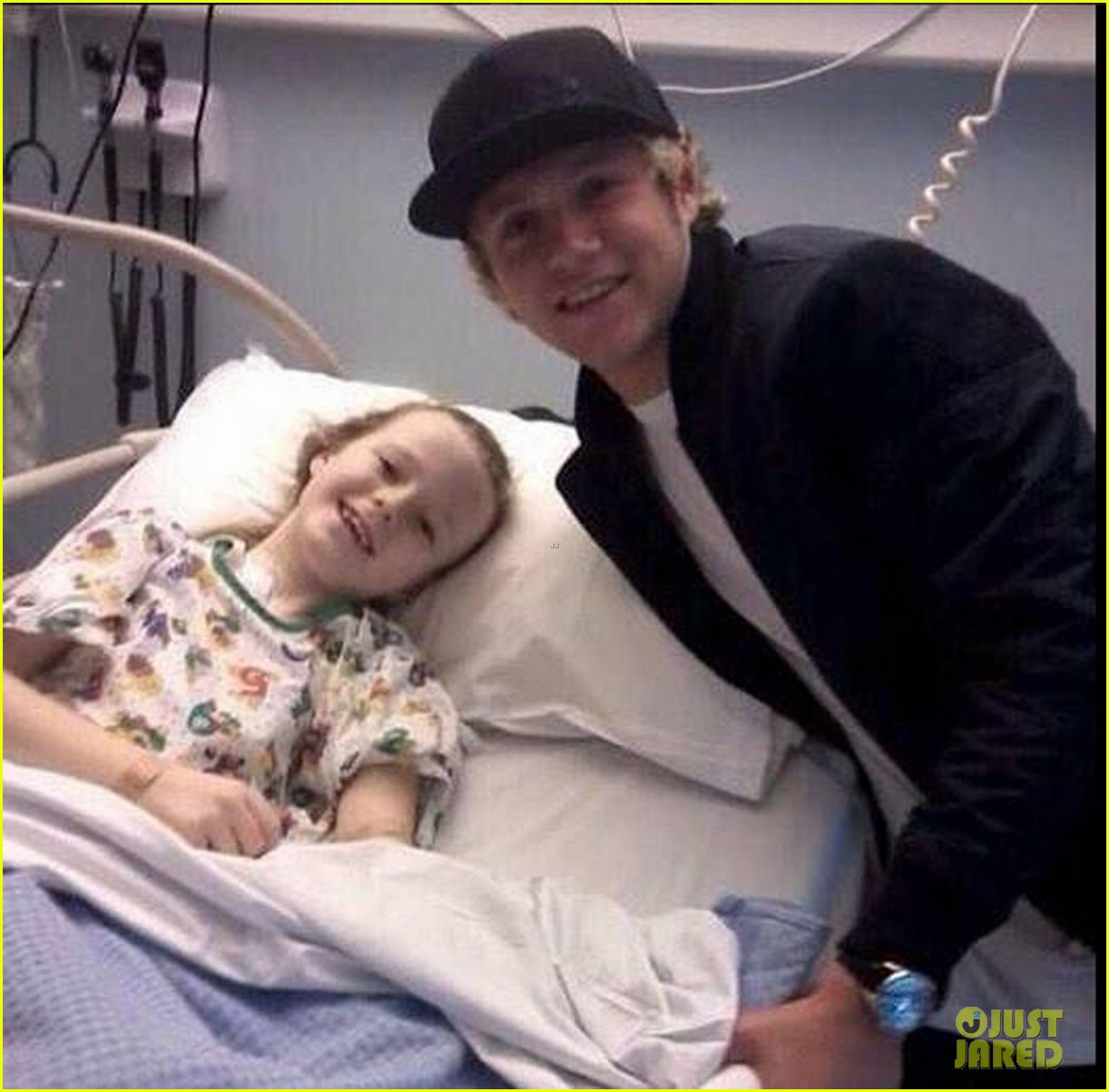One Direction's Niall Horan Visits Young Hospital Patients Before ...
