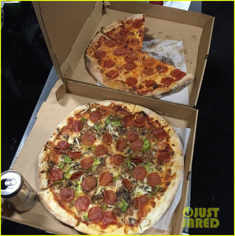 Nick Jonas Goes All Out With Pizza for 'Cheat Day' Before Performing at ...