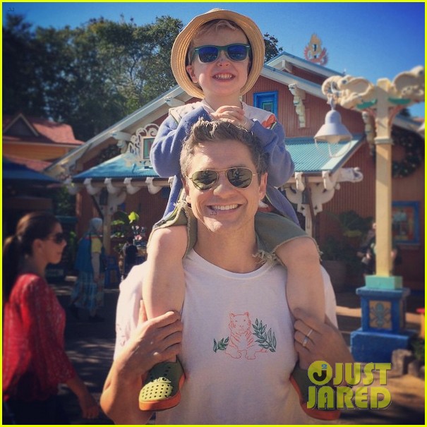 Neil Patrick Harris' Kids Sing 'Jingle Bells' & It's So, So Cute ...