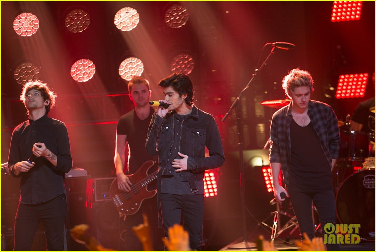 One Direction Performs Five Songs on New Year's Eve 2015!: Photo ...