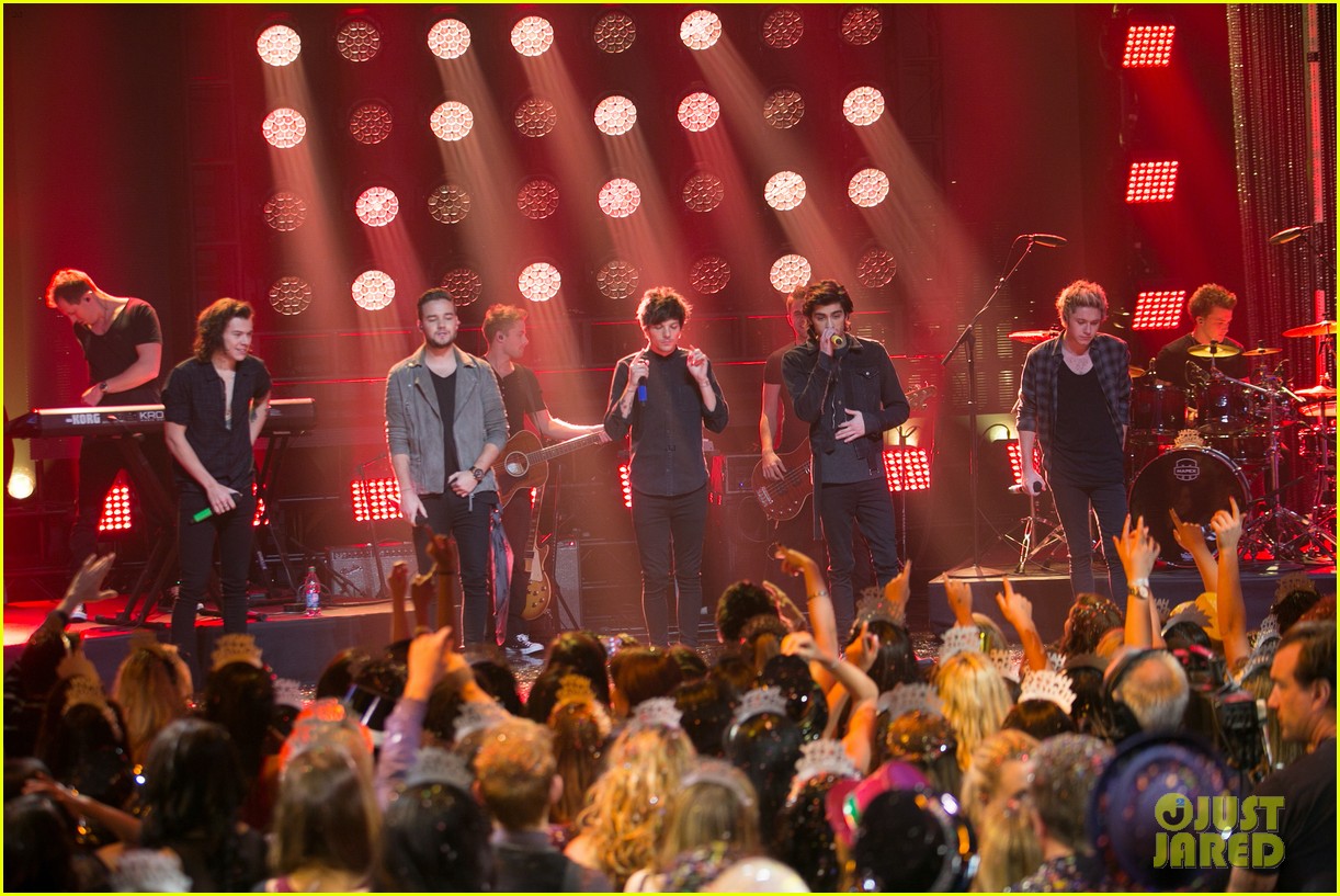 One Direction Performs Five Songs on New Year's Eve 2015!: Photo ...