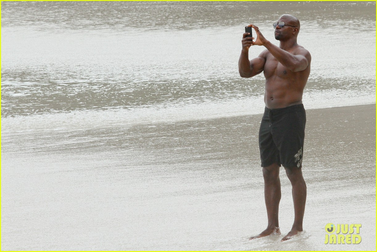 Terry Crews Shows Off Ripped & Shirtless Body in Rio De Janiero: Photo ...