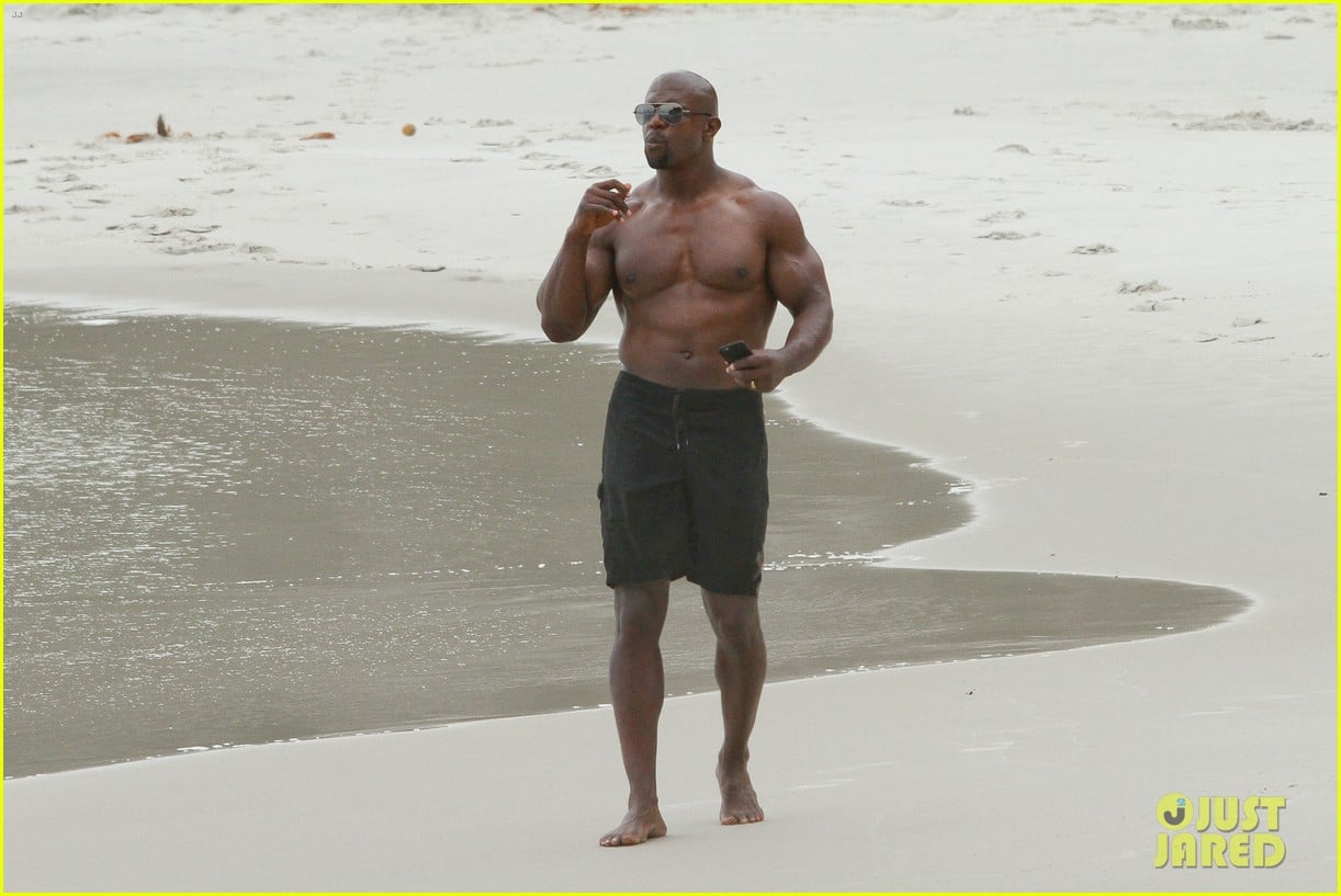 Terry Crews Shows Off Ripped & Shirtless Body in Rio De Janiero: Photo ...