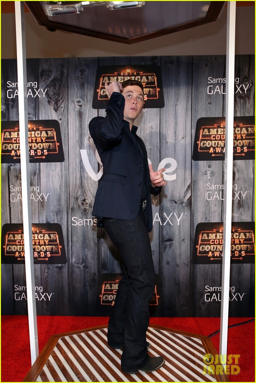 Cassadee Pope & Scotty McCreery Are Red Carpet Ready at the American ...