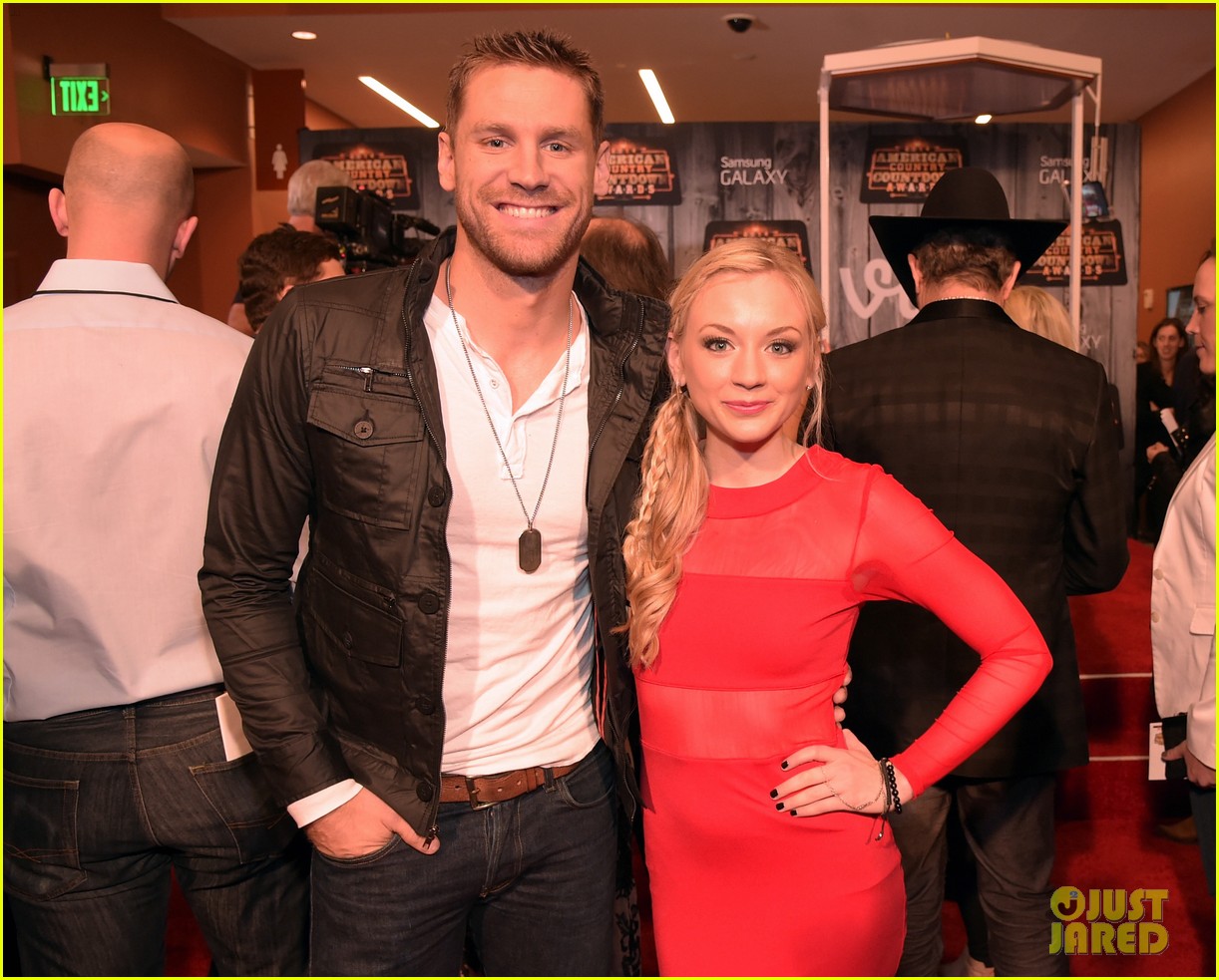 Cassadee Pope & Scotty McCreery Are Red Carpet Ready at the American ...