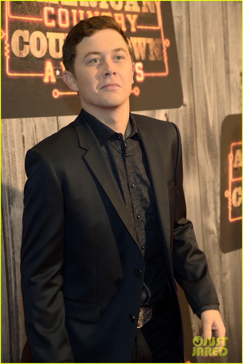 Cassadee Pope & Scotty McCreery Are Red Carpet Ready at the American ...