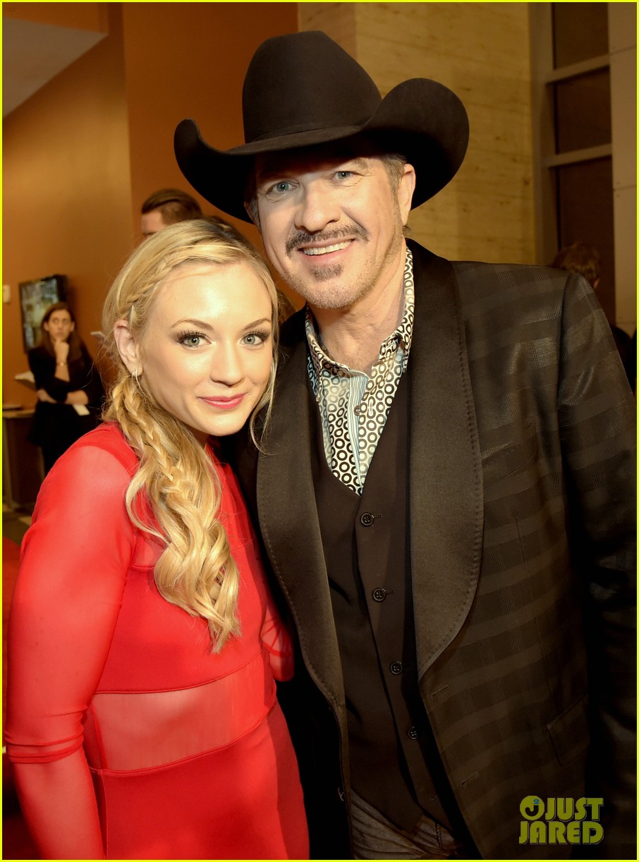 Cassadee Pope & Scotty McCreery Are Red Carpet Ready at the American ...