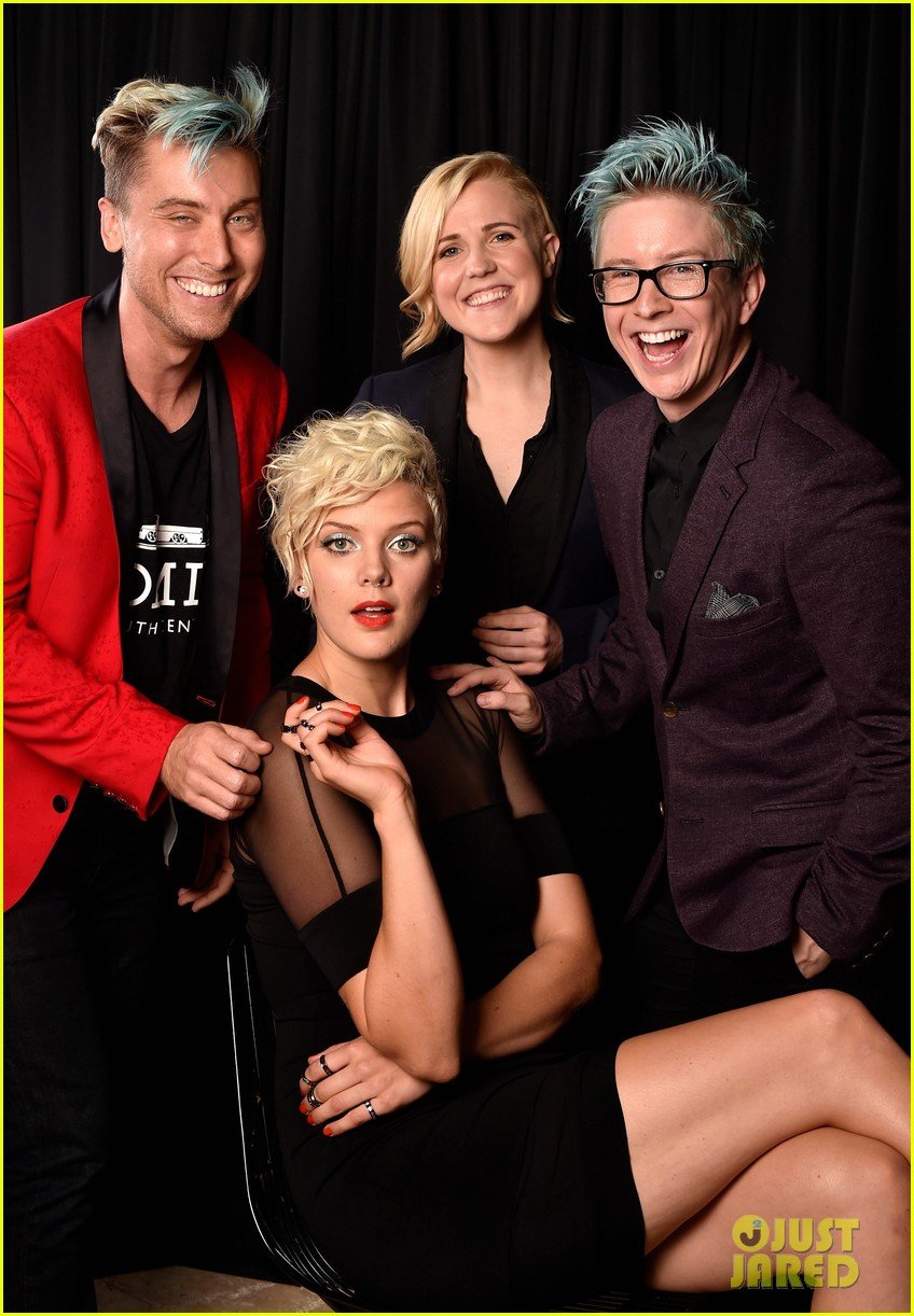 Ellen's Shirtless Gardener Billy Reilich Strips to His Speedo at Logo's ...