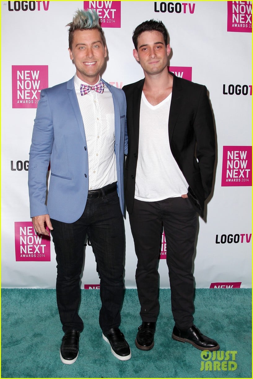 Ellen's Shirtless Gardener Billy Reilich Strips to His Speedo at Logo's ...