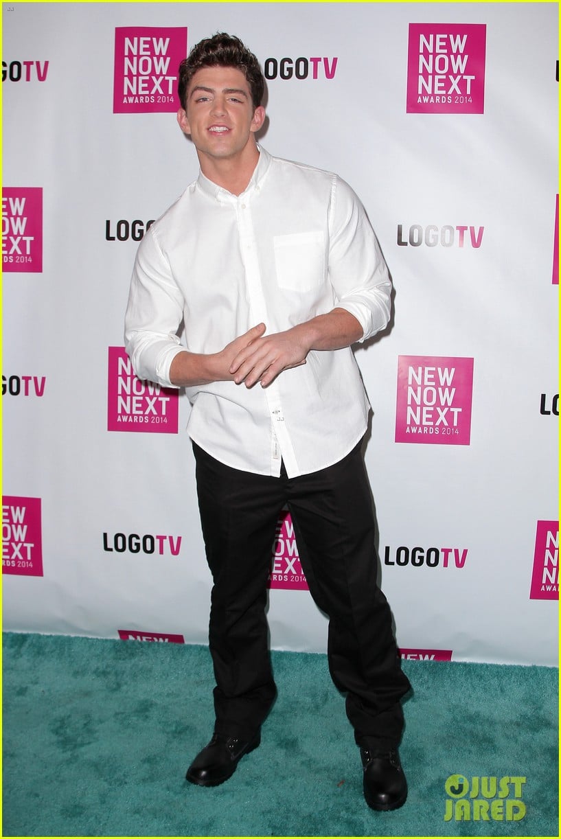 Ellen's Shirtless Gardener Billy Reilich Strips to His Speedo at Logo's ...