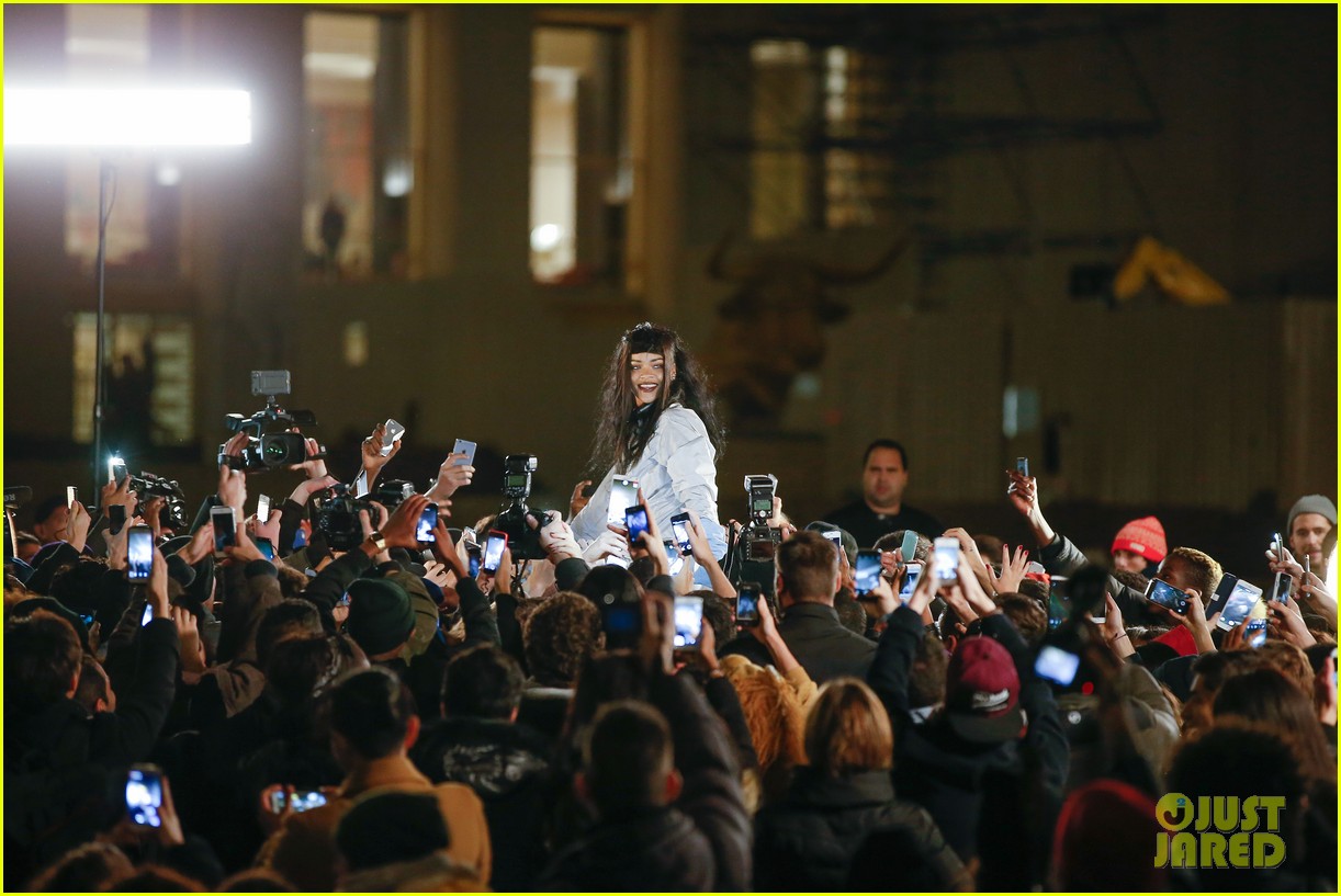 Rihanna Gets Carried Away By Her Fans for a Music Video: Photo 3265123 ...