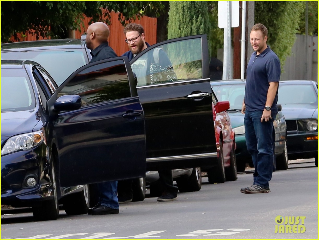 Seth Rogen Arrives at Sony Studios After Defending 'The Interview' on ...