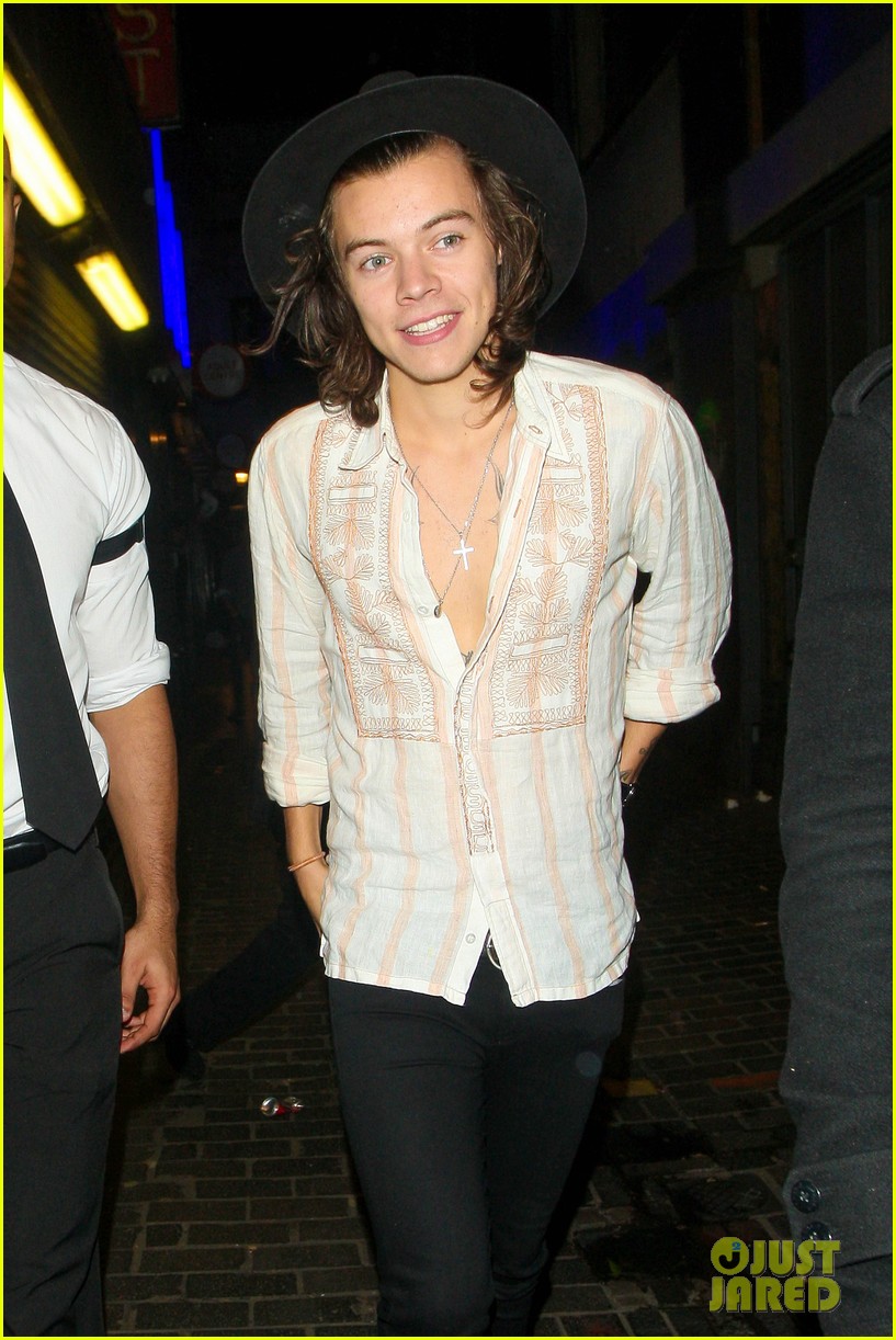 Photo: harry styles unbuttoned shirt london 01 | Photo 3254850 | Just ...