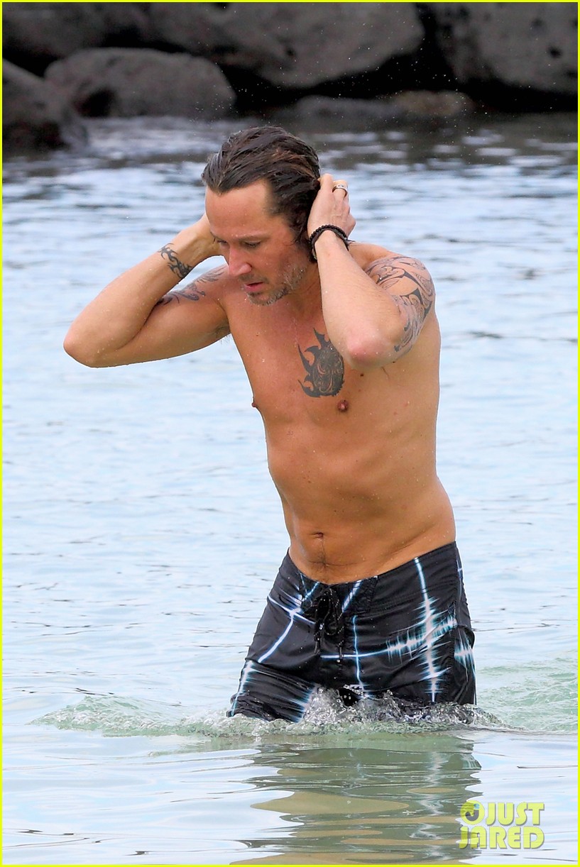 Keith Urban Puts His Shirtless Body on Display While Getting Wet in the ...