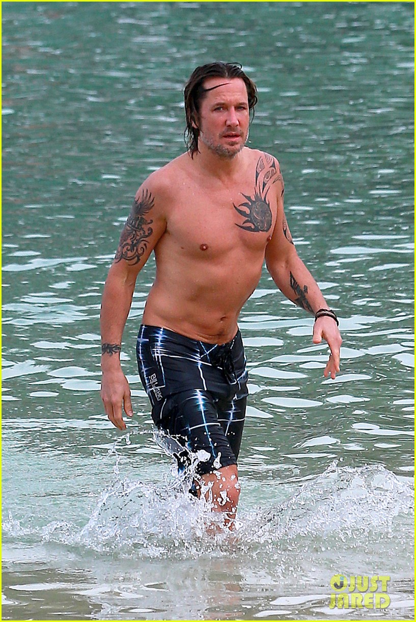 Keith Urban Puts His Shirtless Body on Display While Getting Wet in the ...