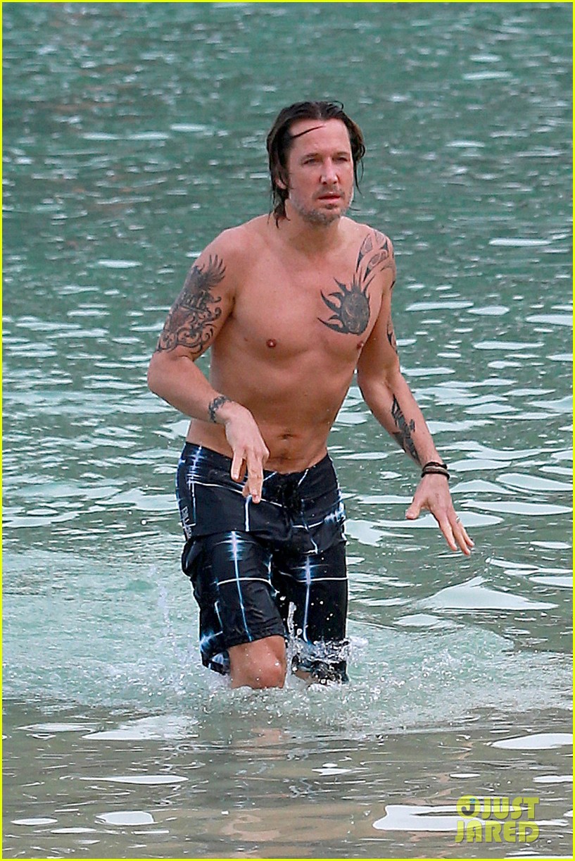 Keith Urban Puts His Shirtless Body on Display While Getting Wet in the ...