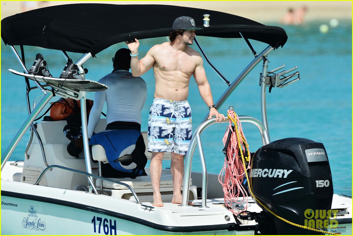 Mark Wahlberg Shows Off Ripped Shirtless Body in Barbados!: Photo ...