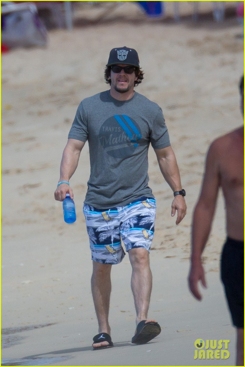 Mark Wahlberg Shows Off Ripped Shirtless Body in Barbados!: Photo ...