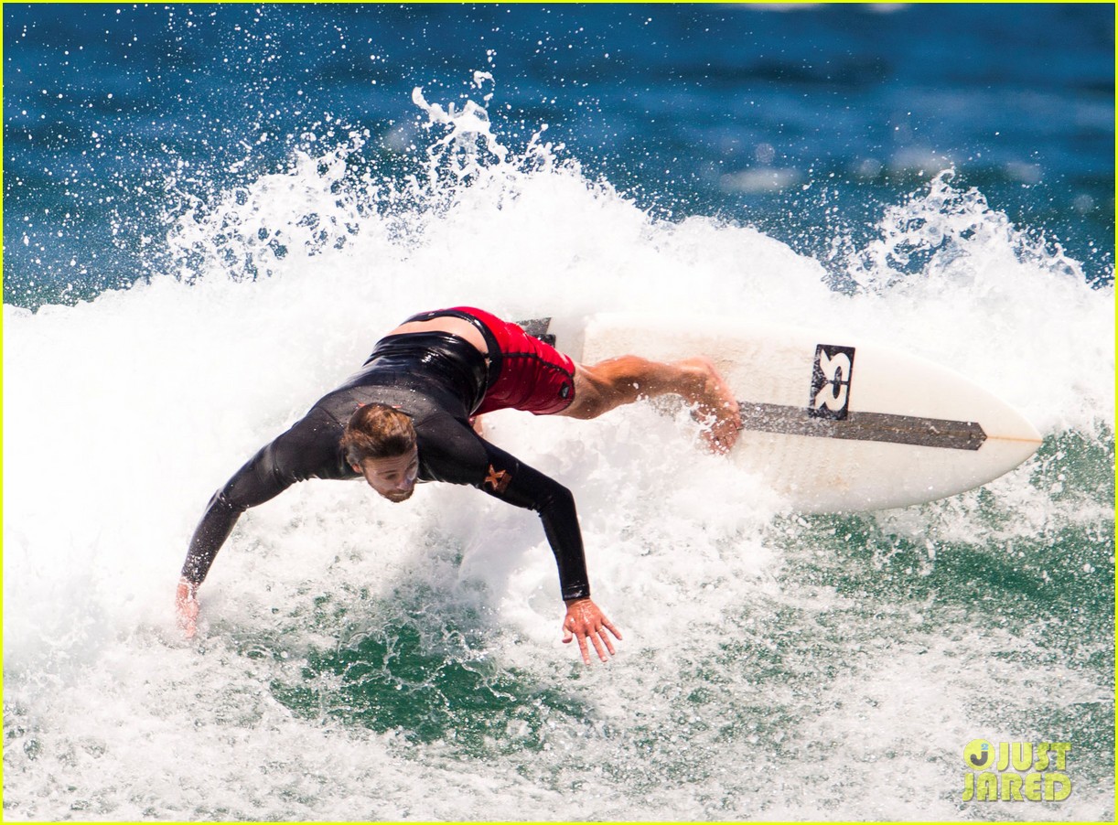 Simon Baker Shows Off His Shirtless Body Surfing: Photo 3286756 ...