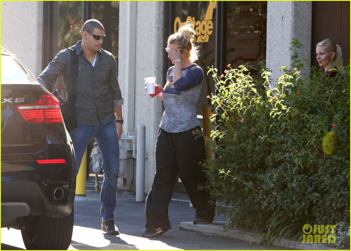 Britney Spears Hits Dance Studio During Two Week Twitter Break: Photo ...